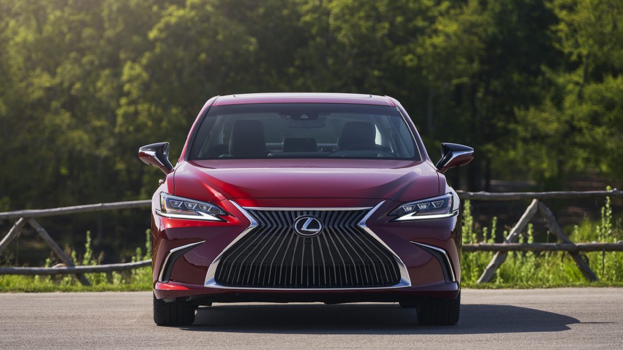 Prices and Specifications for Lexus ES 250 Exellence Plus 2023 in Saudi Arabia | Autopediame